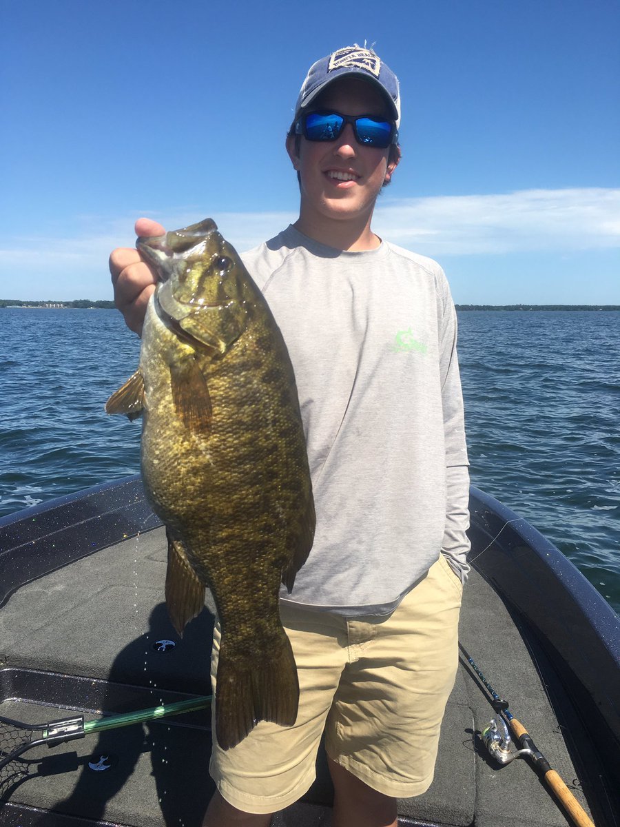 4lb Smallmouth Are HOT Today! - Nisswa Guides